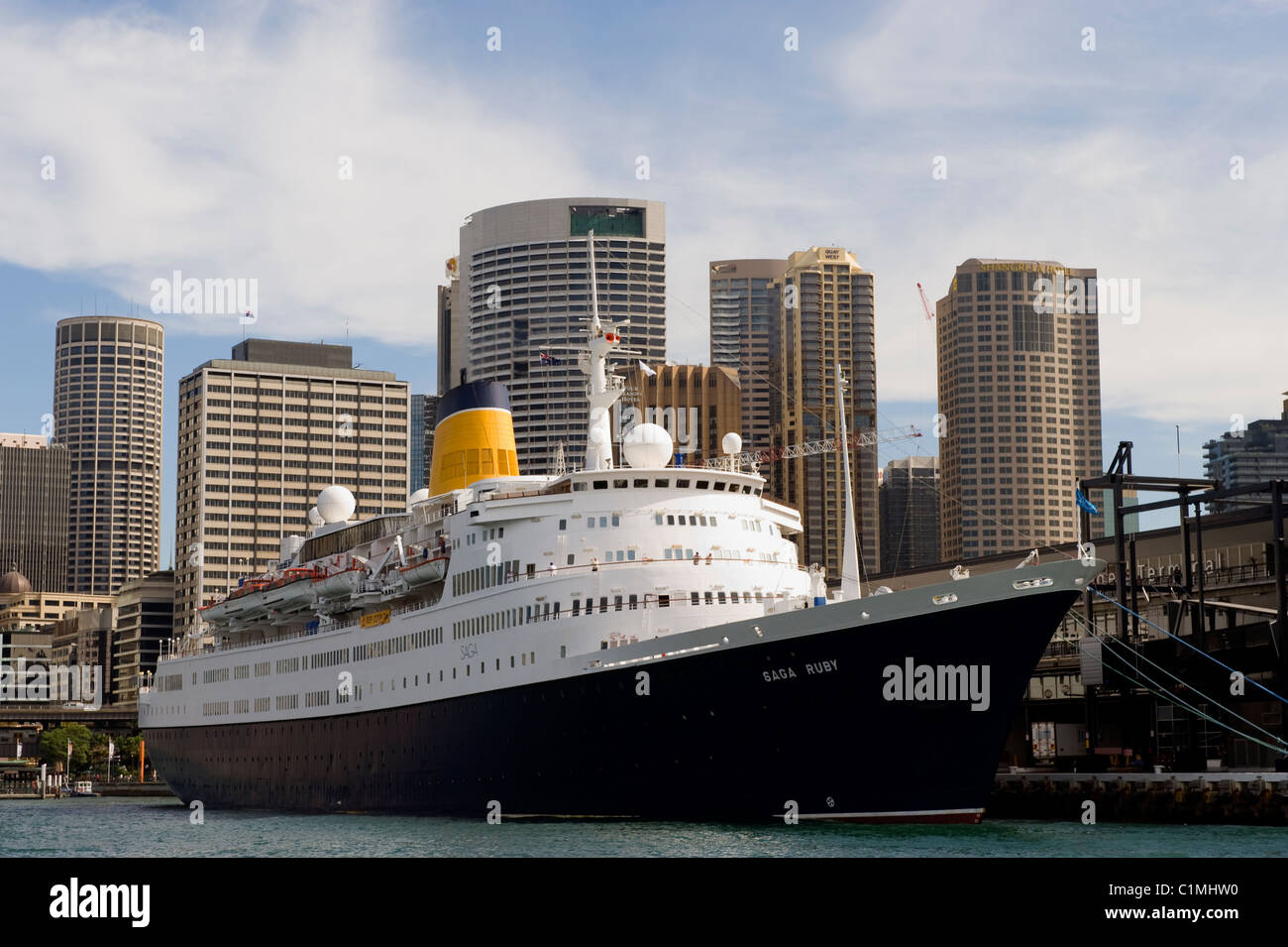 Das Kreuzfahrtschiff Saga Ruby im Hafen von Sydney Stockfotografie - Alamy