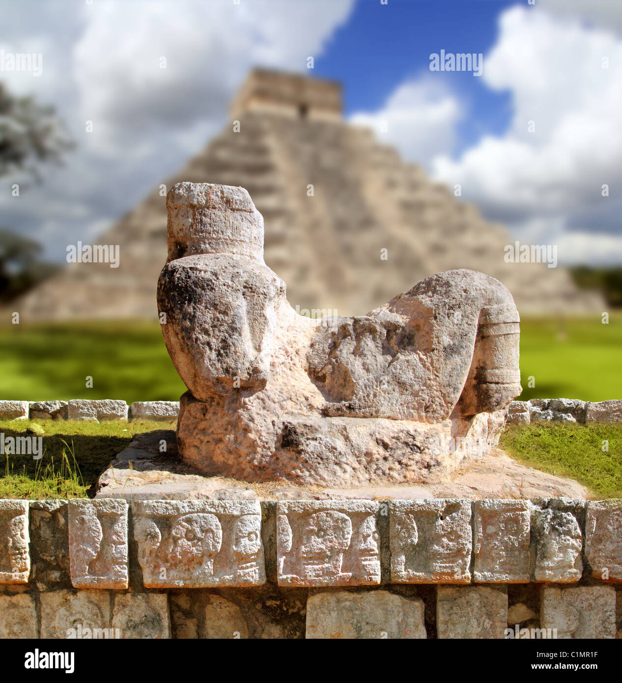 Chac mool statue at chichen itza -Fotos und -Bildmaterial in hoher ...