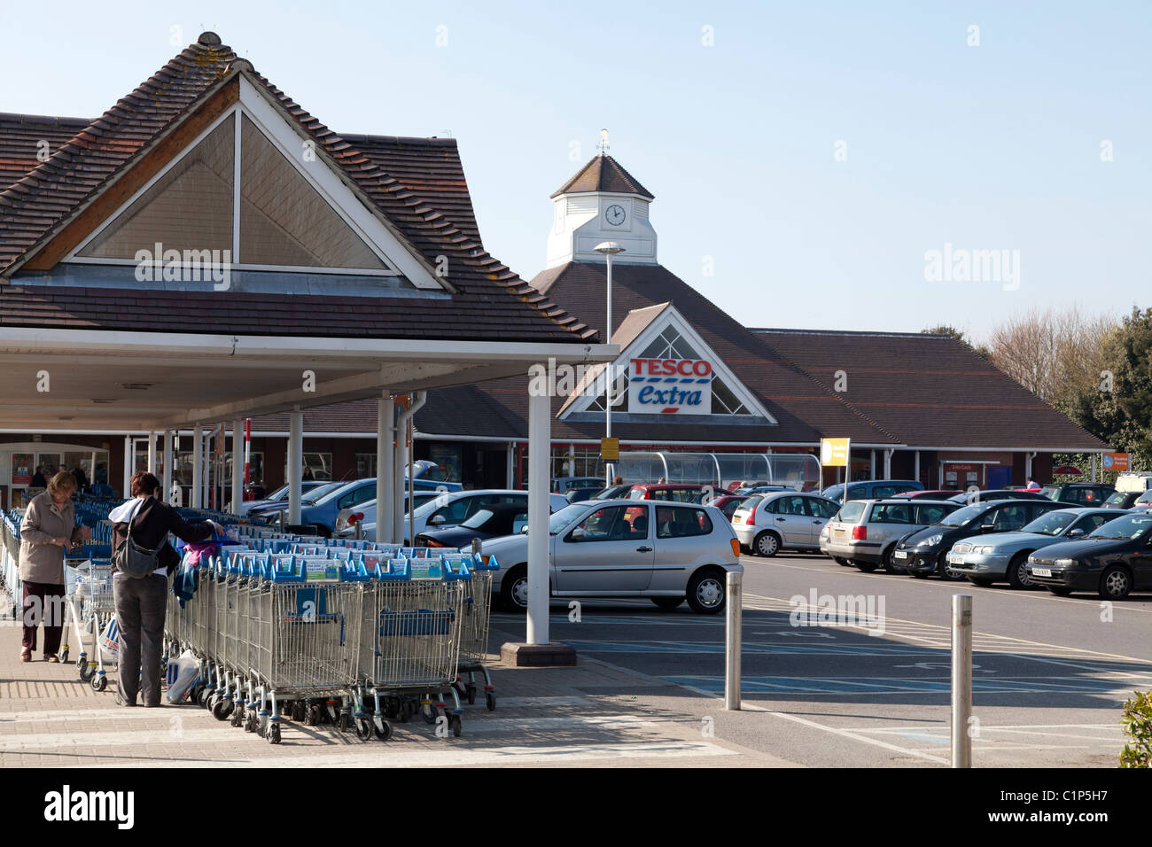 Tesco supermarkt einkaufswagen -Fotos und -Bildmaterial in hoher ...