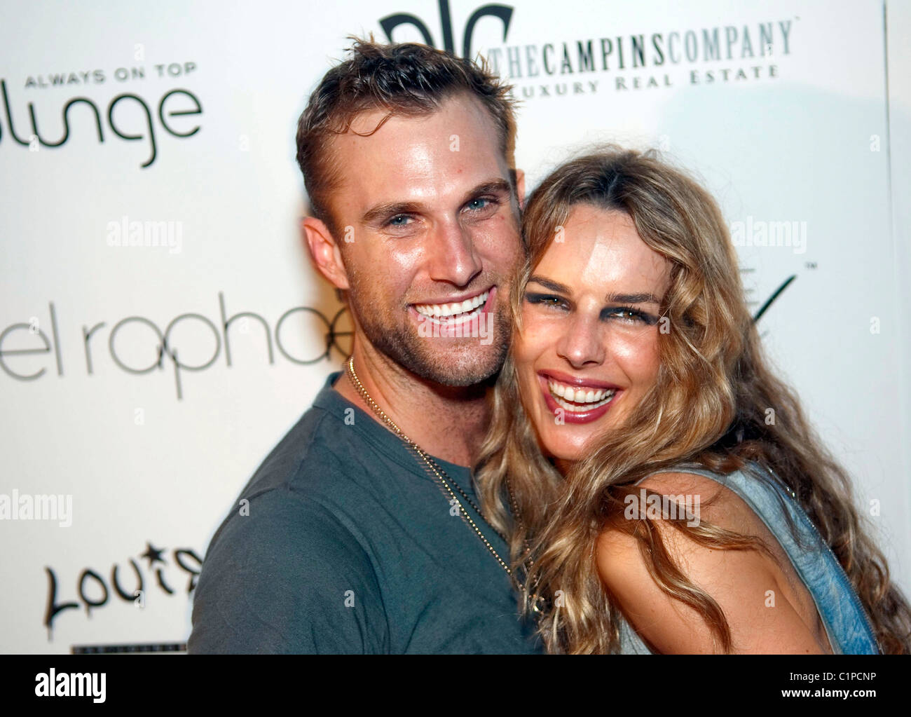 Ariel-Stein und Gast Mercedes-Benz Fashion Week Swim - Ariel Raphael ...