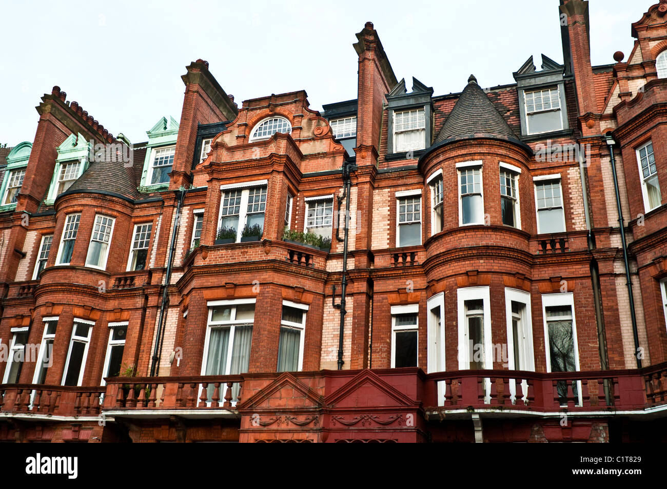 Architektur teure villen -Fotos und -Bildmaterial in hoher Auflösung ...