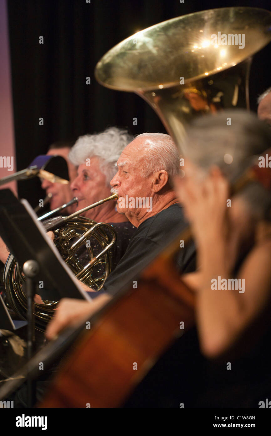 Horn orchestra -Fotos und -Bildmaterial in hoher Auflösung – Alamy