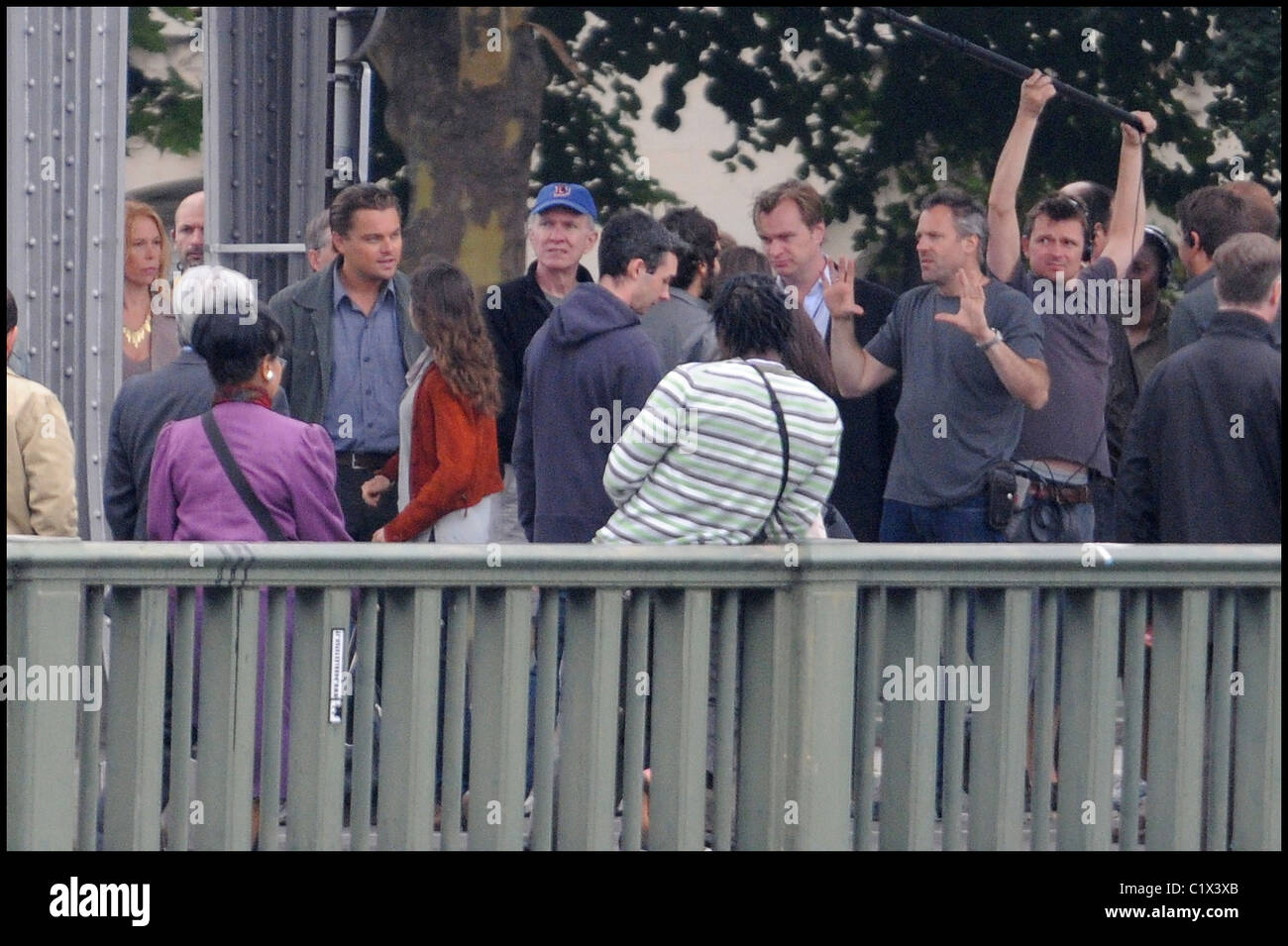 Leonardo DiCaprio und Ellen Paige Dreharbeiten vor Ort an der Pont de ...