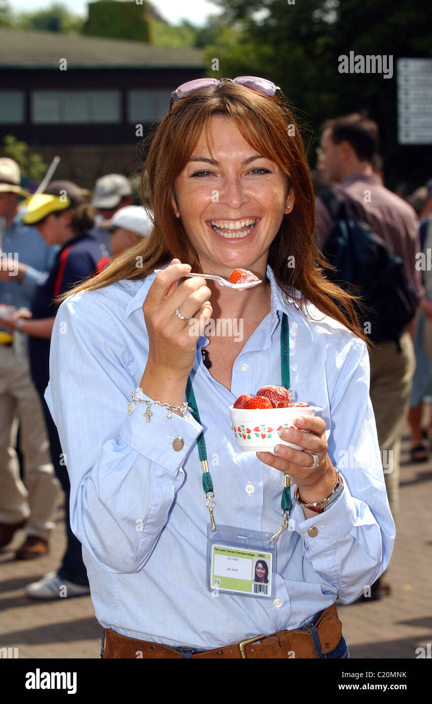 TV-Moderatorin Suzi Perry Essen Erdbeeren und Sahne bei Wimbledon ...