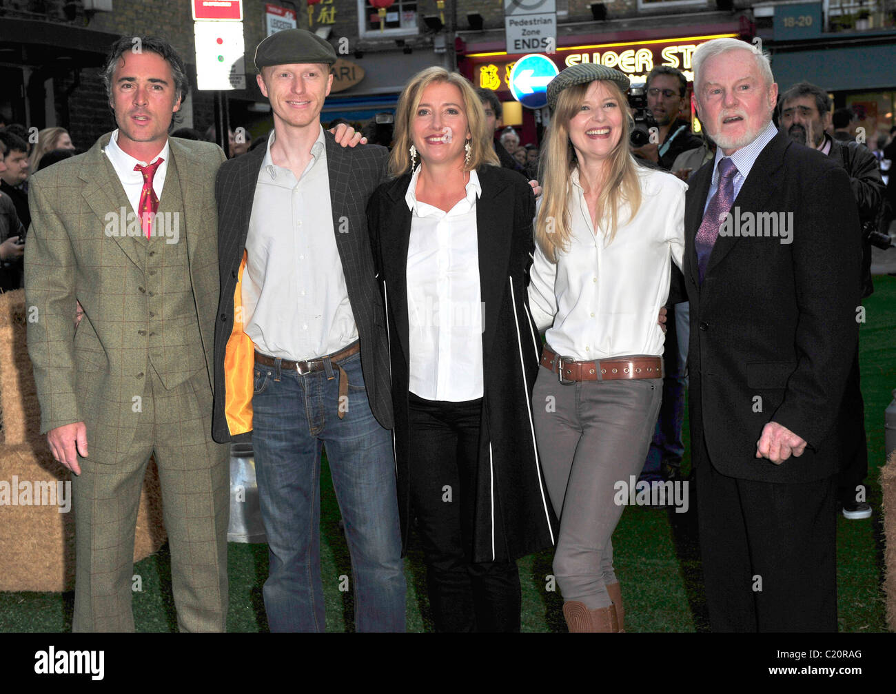 Sir Derek Jacobi, Greg Wise, Charles Thomas Oldham, Lucy Akhurst, Emma ...