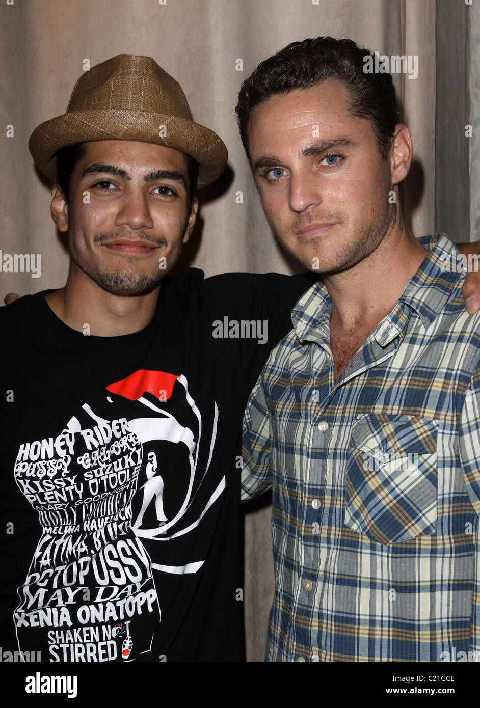 Rick Gonzalez und Derek Magyar "Flying Lessons" wrap-Party statt im ...