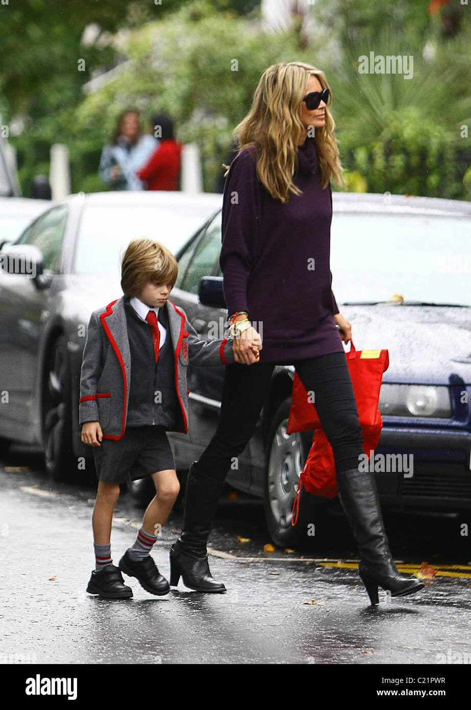 Elle macpherson taking son aurelius -Fotos und -Bildmaterial in hoher ...