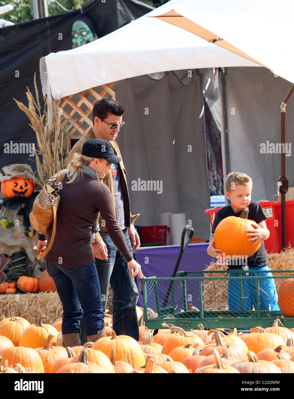 Besuchen Sie Bones' star David Boreanaz, seine Frau Jaime Bergman, und ...