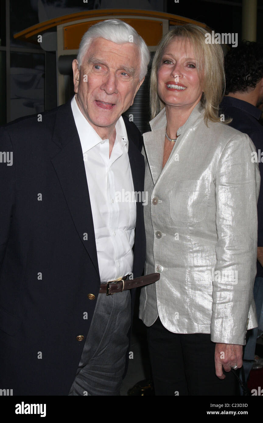 Leslie Nielson und Frau Barbaree Earl Nielsen-premiere "Stan Helsing ...