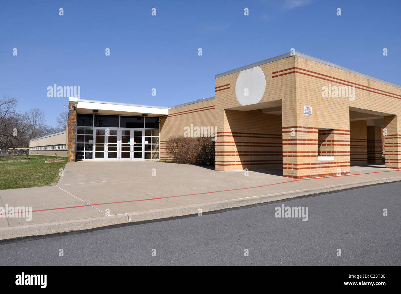 Modern school building -Fotos und -Bildmaterial in hoher Auflösung – Alamy