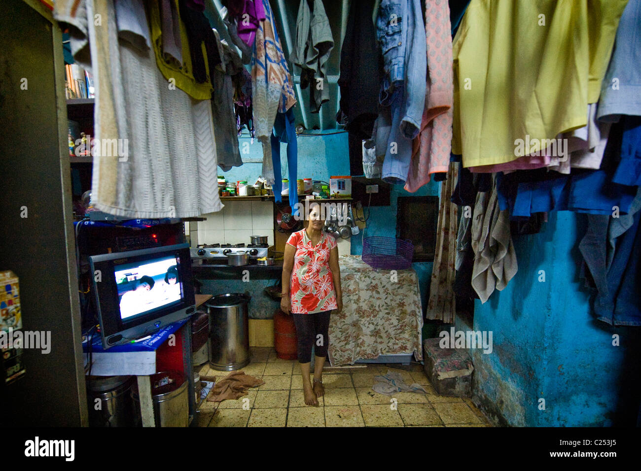 Haus in den Slums in der Nähe Colaba, Mumbai, Indien Stockfotografie ...