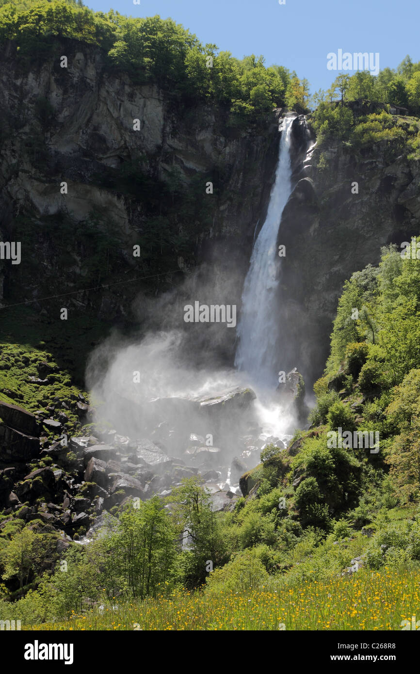 Schweiz alpen wasserfall -Fotos und -Bildmaterial in hoher Auflösung ...