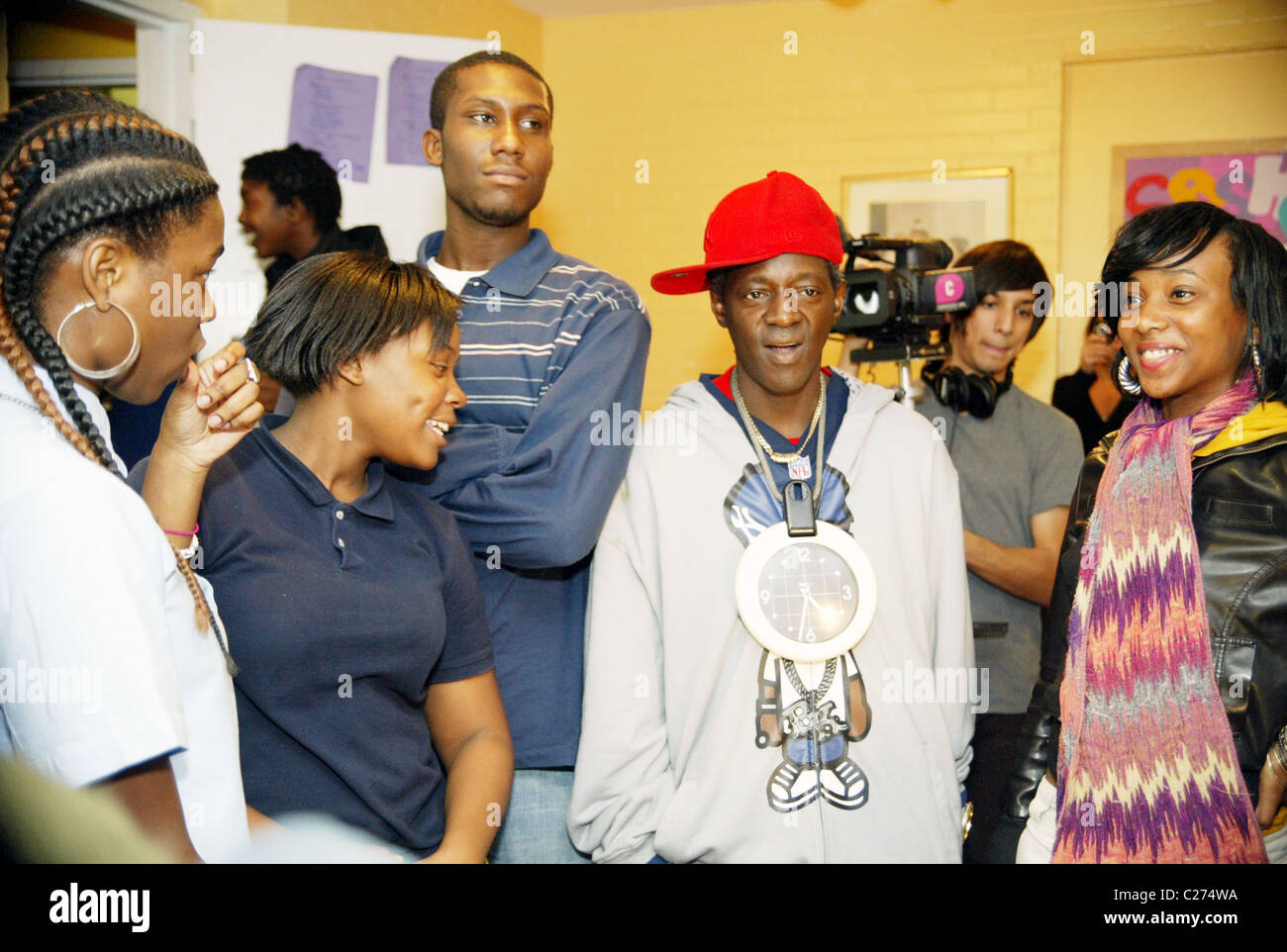 Flava Flav und die Jugend im Sasha Bruce House Public Enemy im Sasha ...