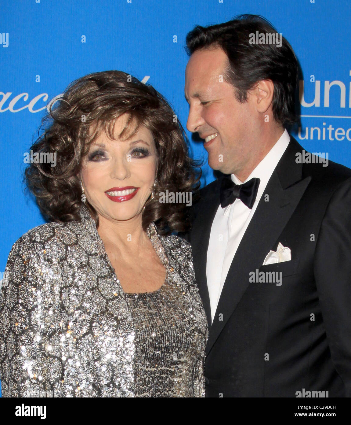 Joan Collins und Percy Gibson UNICEF Ball zu Ehren Jerry Weintraub im The Beverly Wilshire Hotel ...