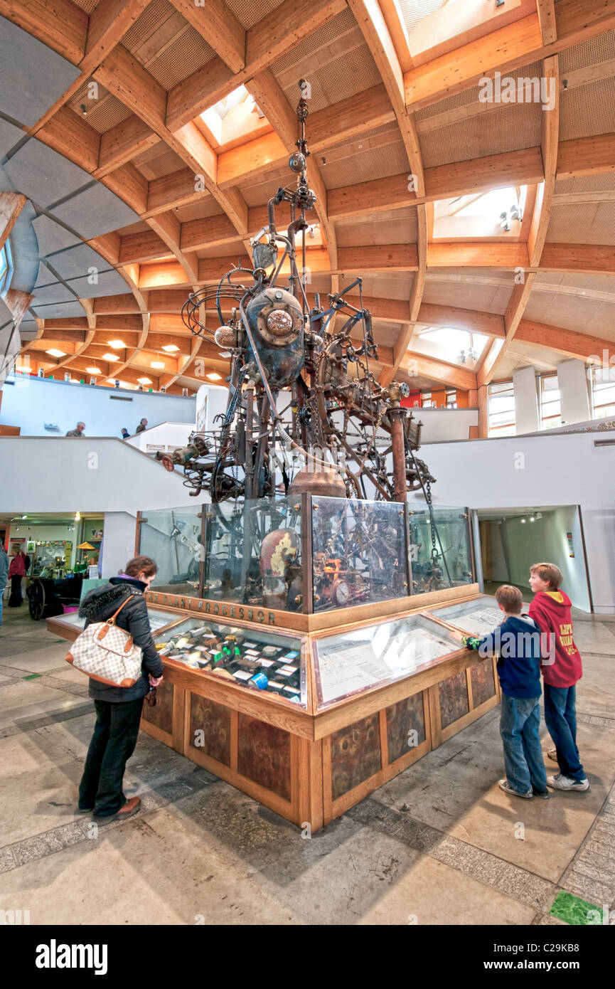 Besucher, die Interaktion mit dem Werk Prozessor Exponat im Kern auf ...