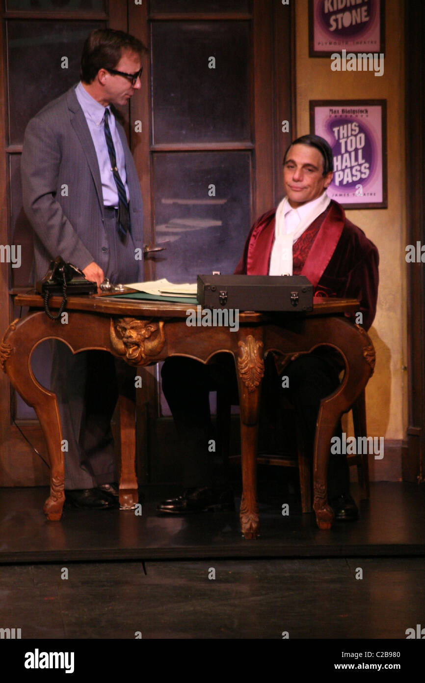 Tony Danza und Larry Raben Tony Danza Darsteller in der Musical-Komödie ...