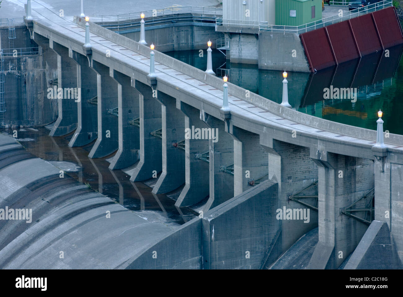 Diablo Dam, der zweite der drei Dämme auf der Upper Skagit River Gorge ...