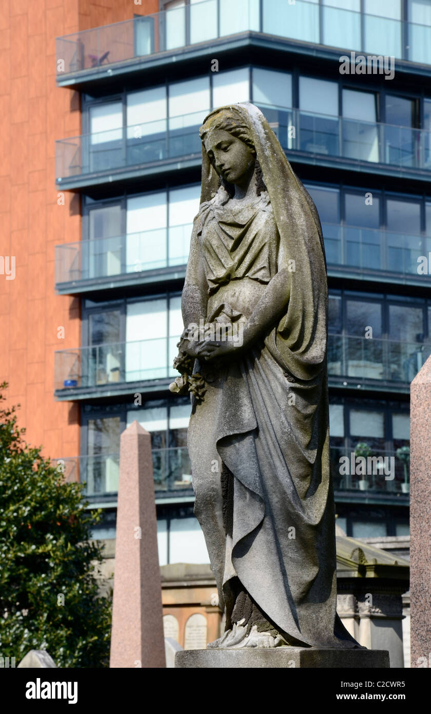 Trauernde Frau Statue Fotos Und Bildmaterial In Hoher Auflösung Alamy
