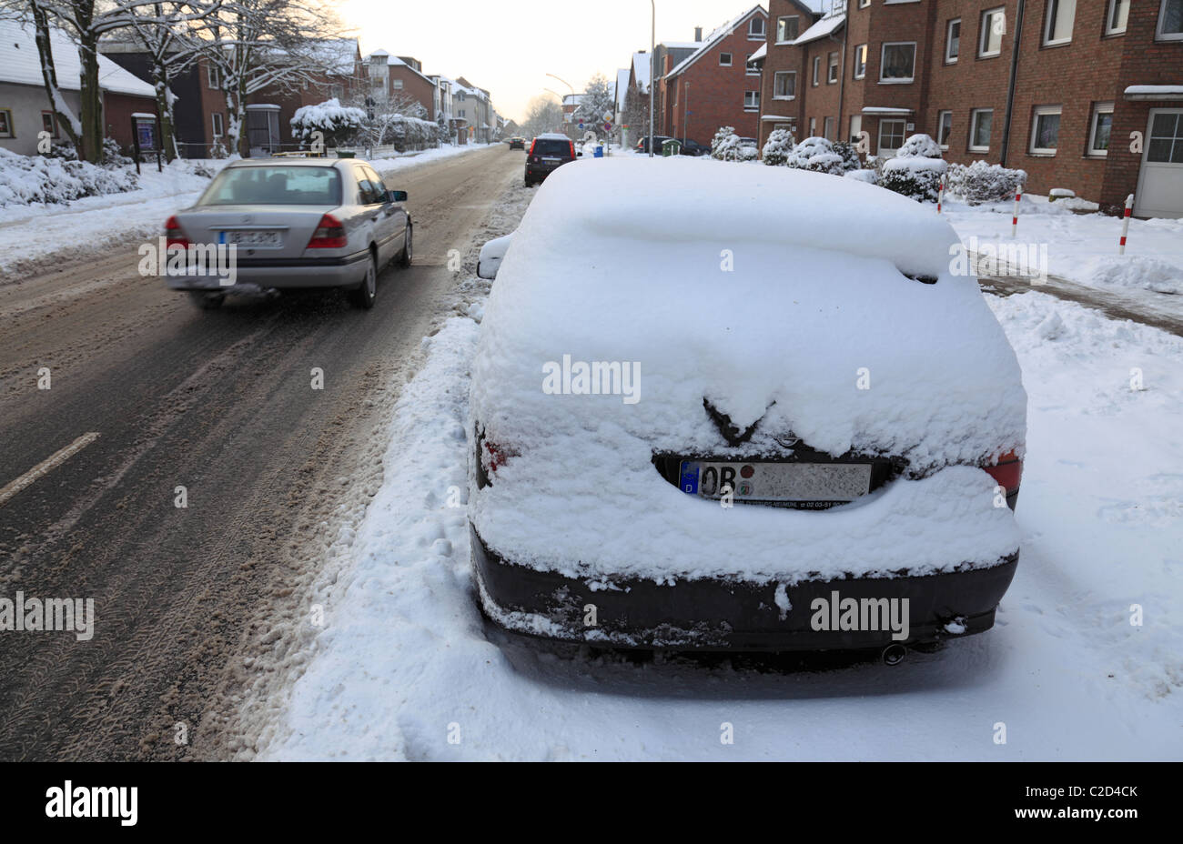 Wetter, strengen Winter, Schnee, Verkehr, Auto am Straßenrand komplett ...