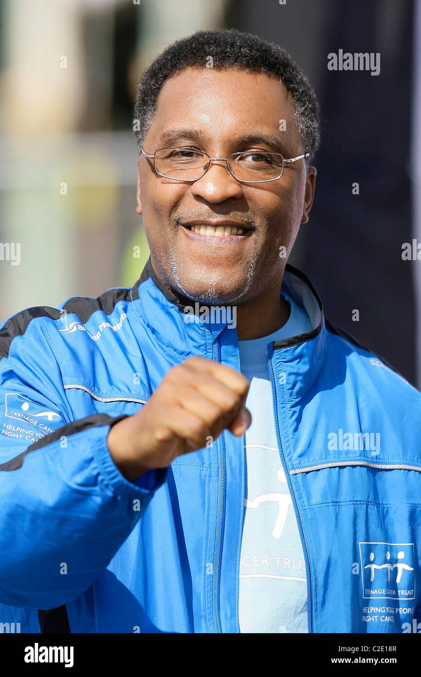 Ehemaliger boxer michael watson -Fotos und -Bildmaterial in hoher ...
