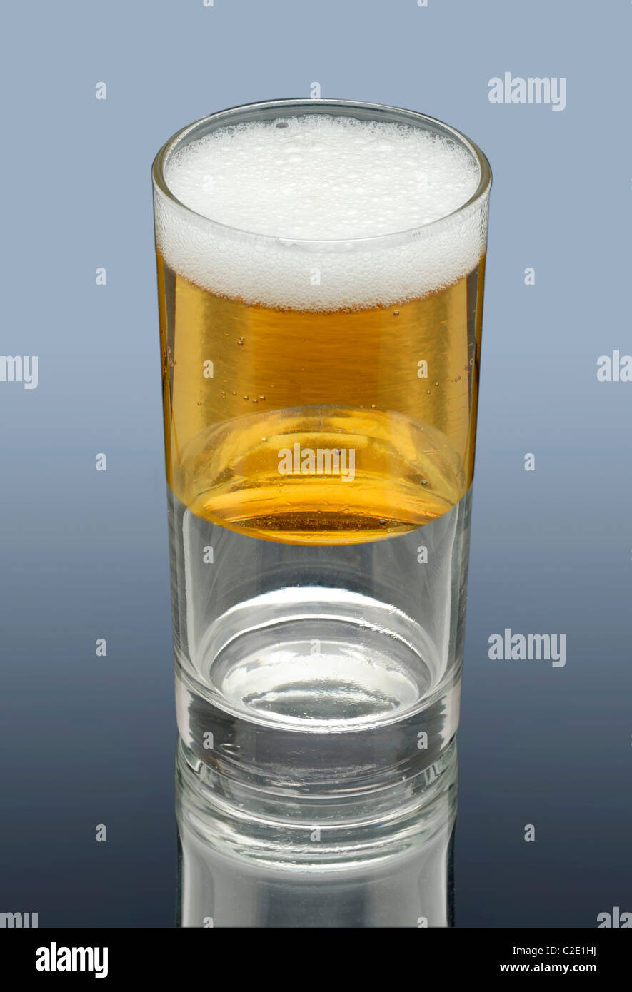 Halb Voll Oder Halb Leer Stockfotos und -bilder Kaufen - Alamy