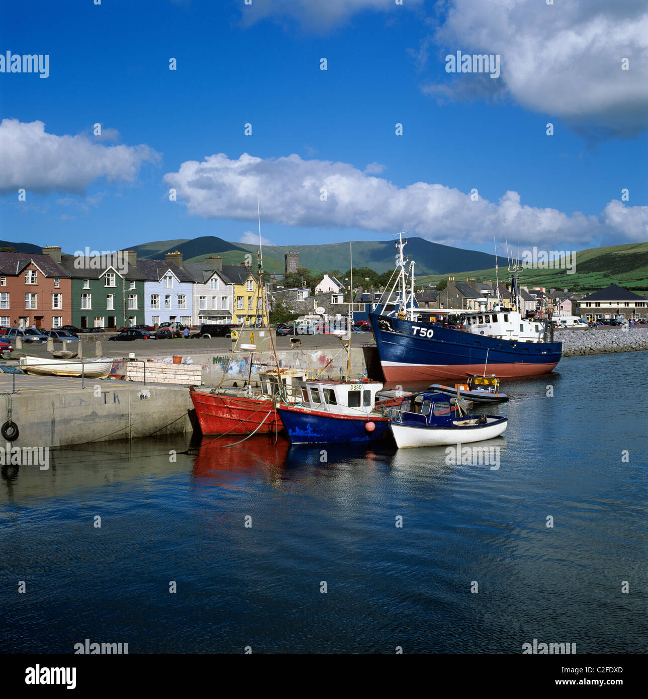 Boote in dingle hafen -Fotos und -Bildmaterial in hoher Auflösung – Alamy