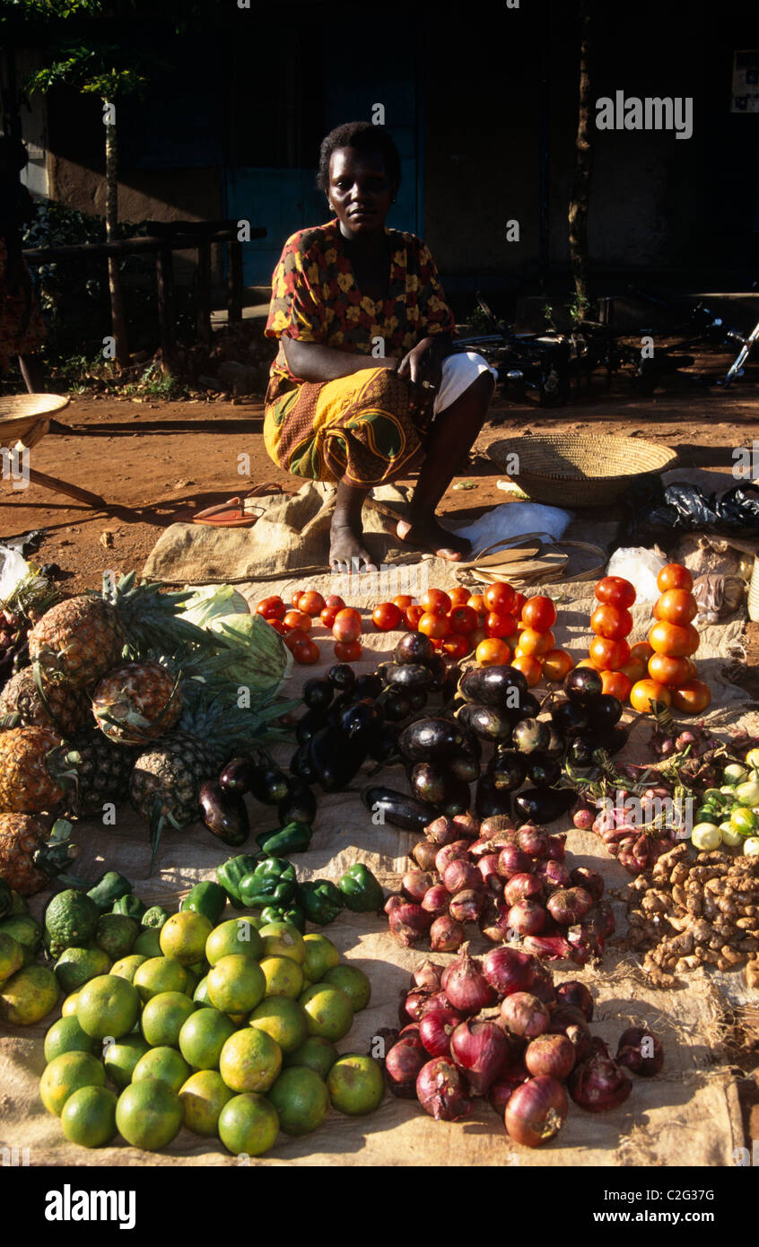 Uganda kampala frauen -Fotos und -Bildmaterial in hoher Auflösung – Alamy