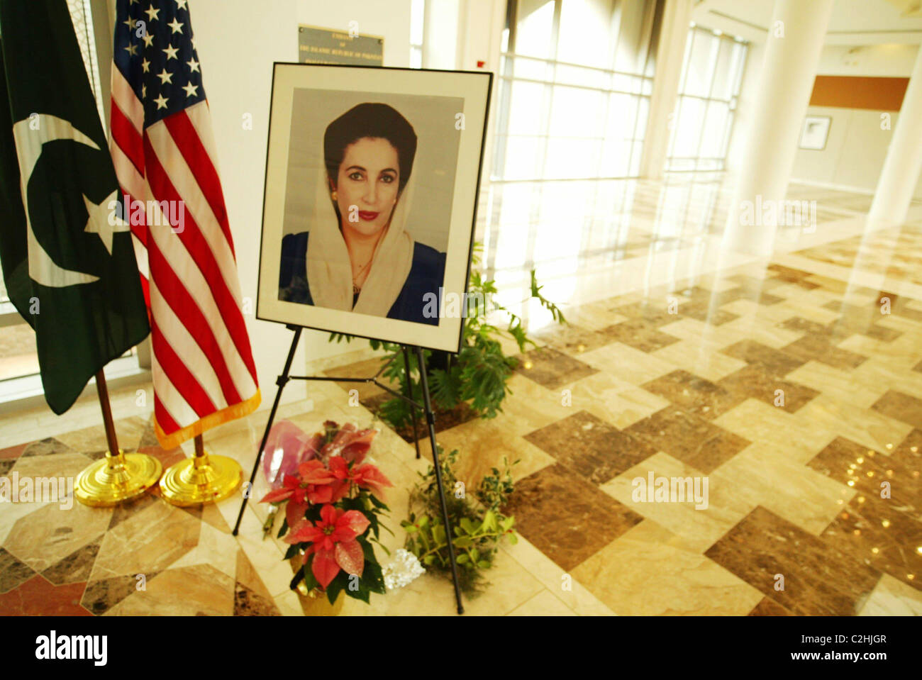 Tribut-Signierstunde, Benazir Bhutto, Premierminister von Pakistan, der ...