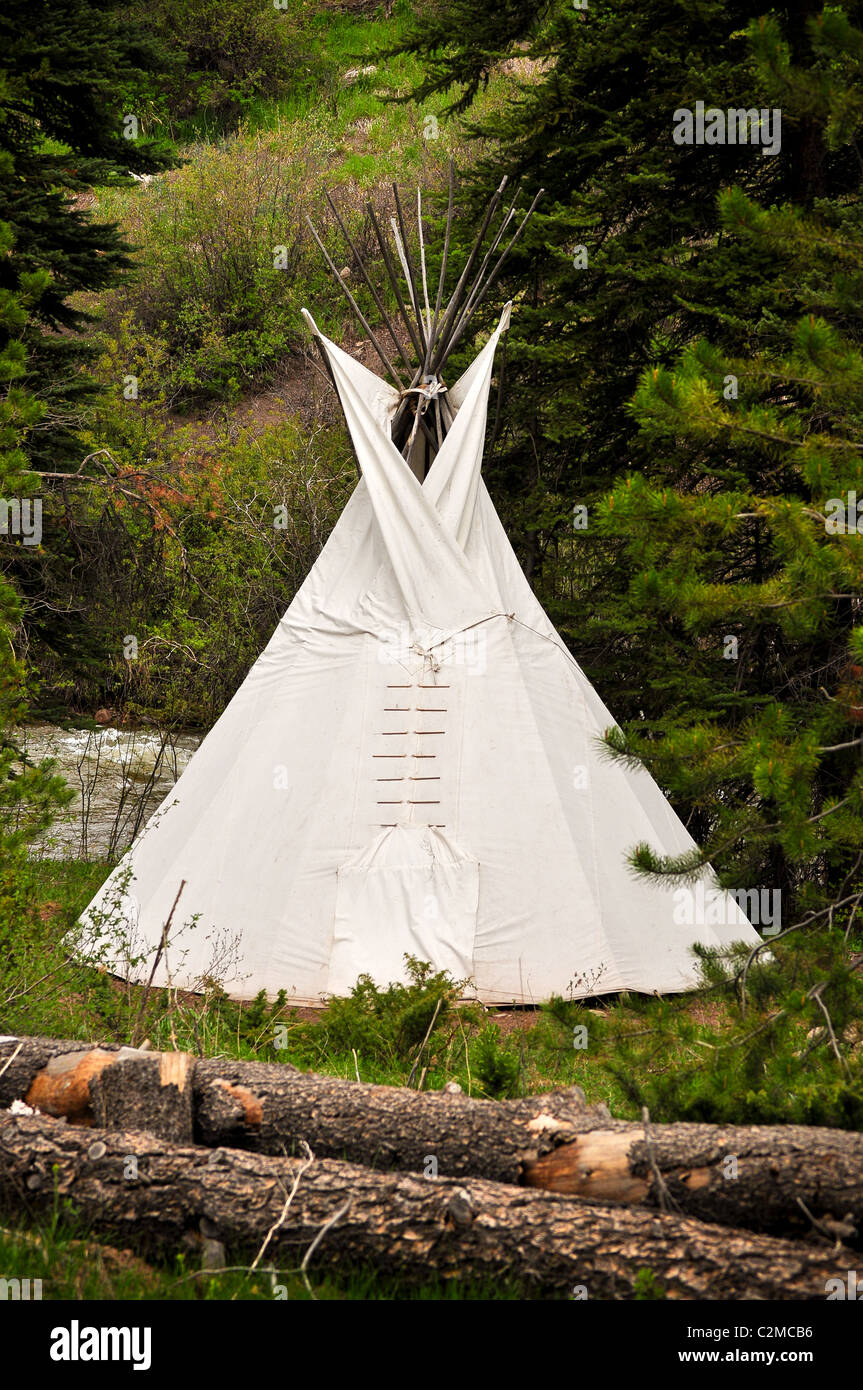 Indianer tipi zelt -Fotos und -Bildmaterial in hoher Auflösung – Alamy