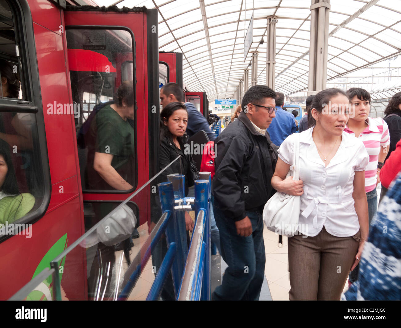 Passagiere aussteigen, El zählte zu stoppen, Escovia Bus Straßenbahn ...