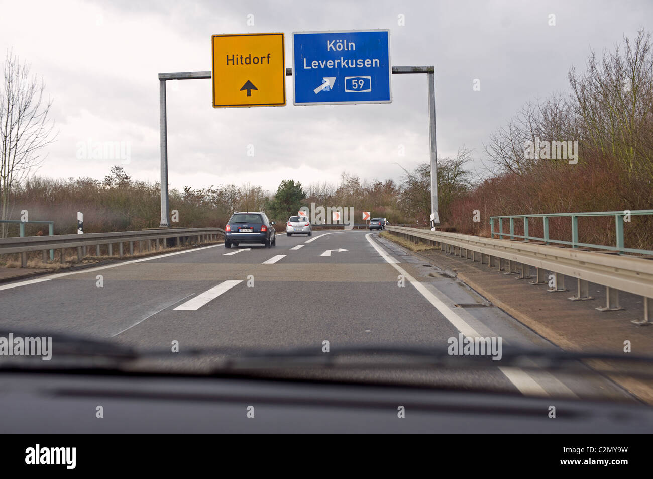 Autobahn gantry schild -Fotos und -Bildmaterial in hoher Auflösung – Alamy