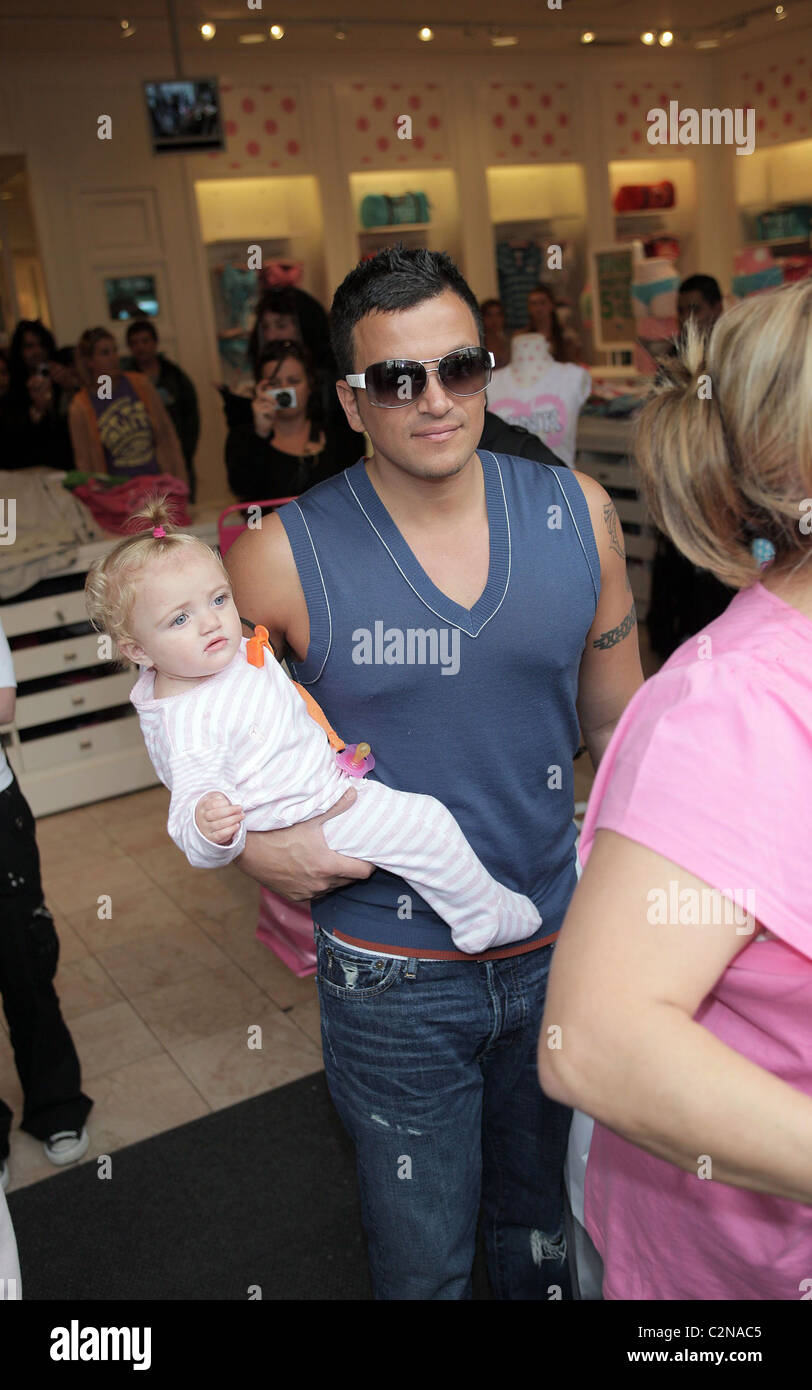 Peter Andre mit seiner Tochter Prinzessin Tißamii im Grove in West ...