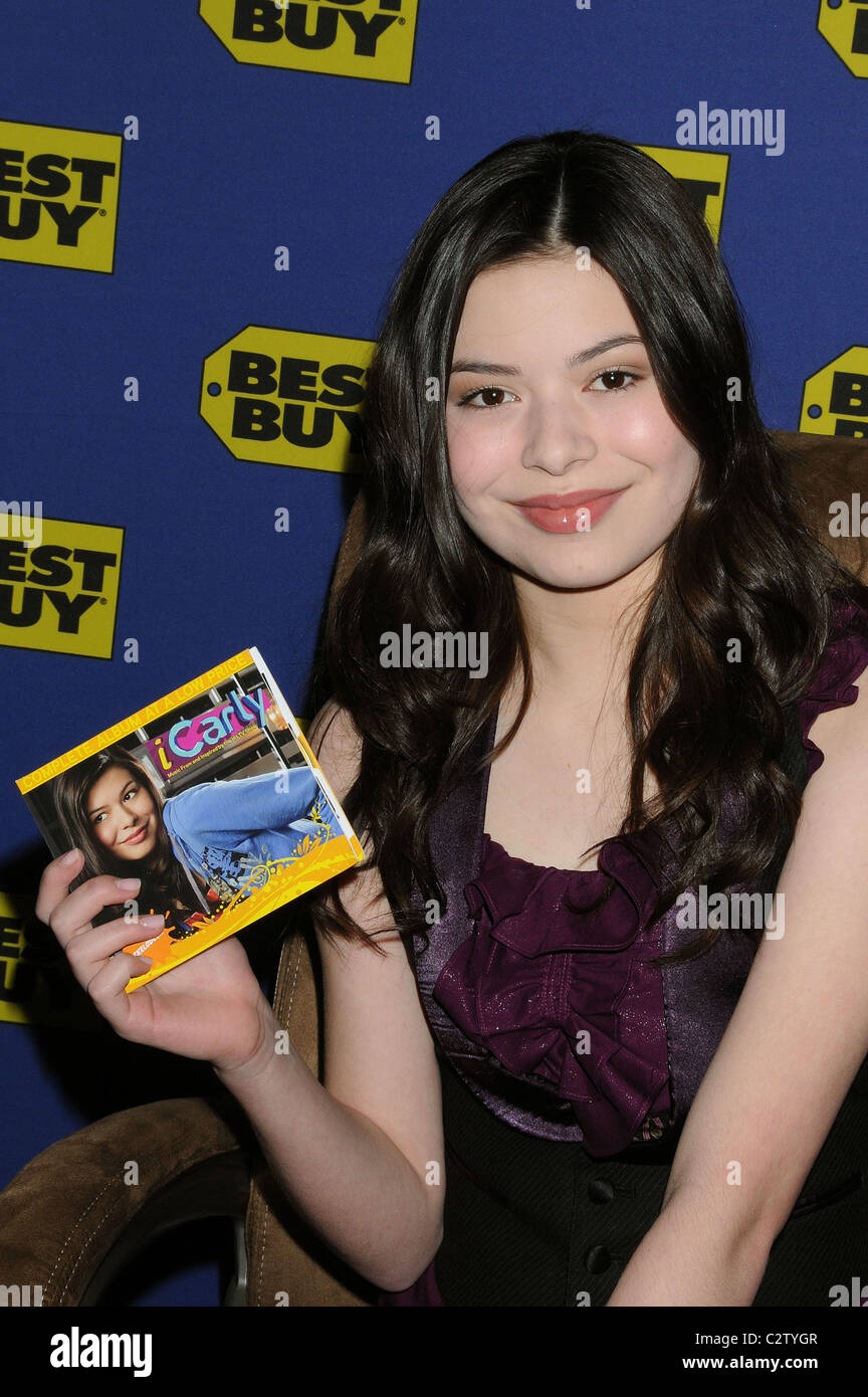 Miranda Cosgrove unterschreibt den iCarly Soundtrack am besten kaufen ...