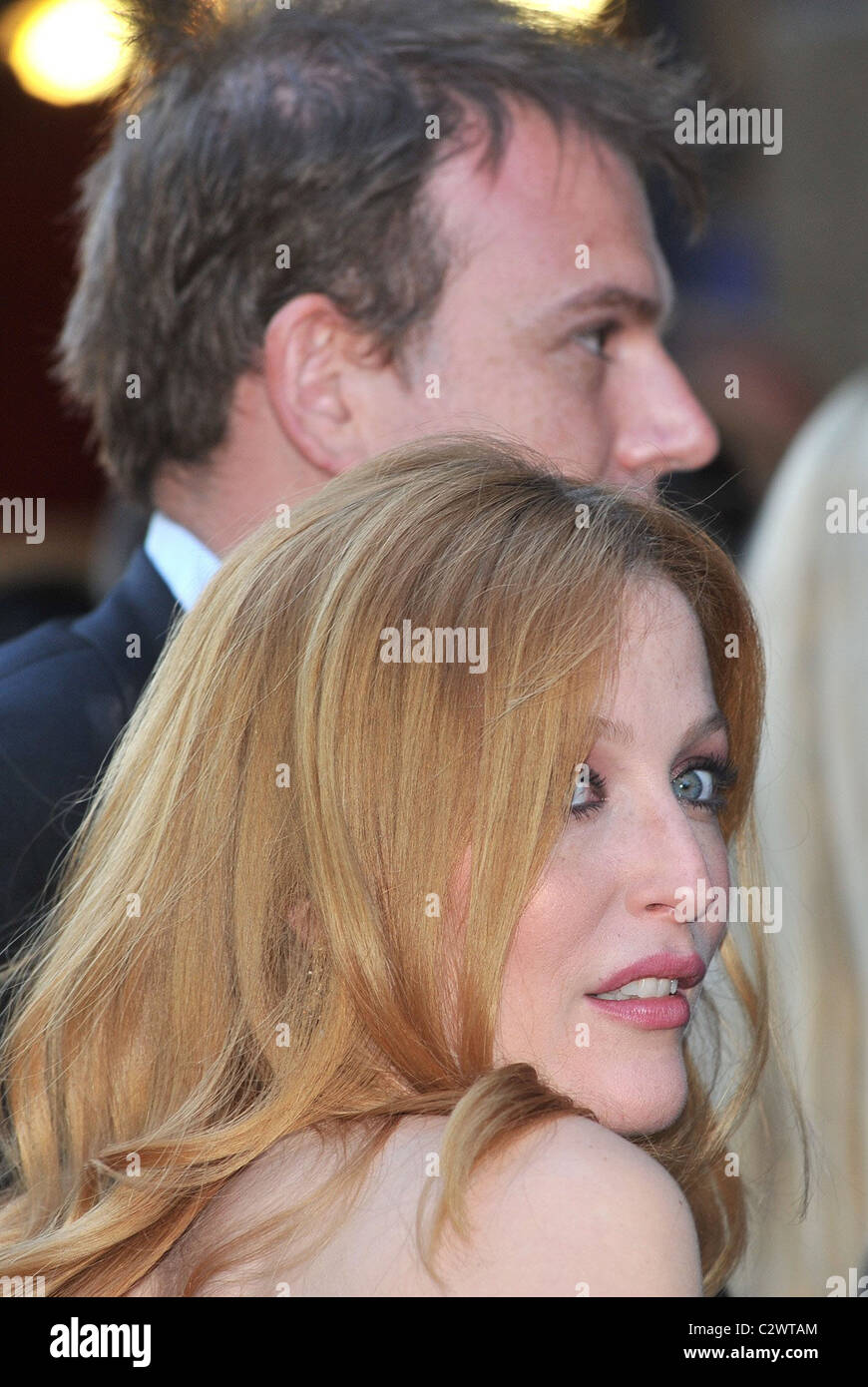 Gillian Anderson Mark Griffiths Uk Fotos Und Bildmaterial In Hoher
