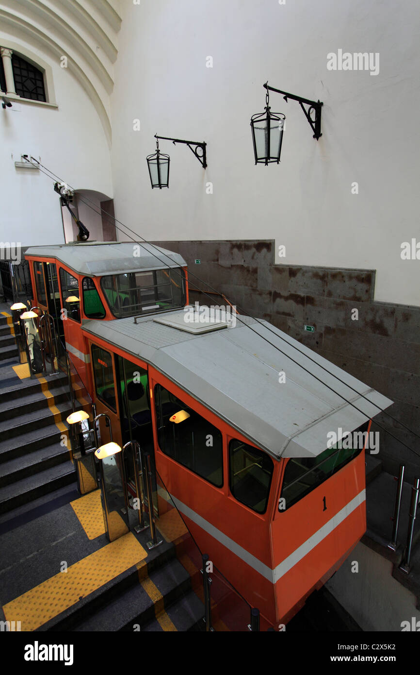Italien, Lombardei, Bergamo, Seilbahn zur Altstadt Stockfotografie - Alamy