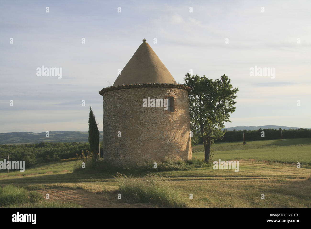 Frankreich ruine -Fotos und -Bildmaterial in hoher Auflösung – Alamy