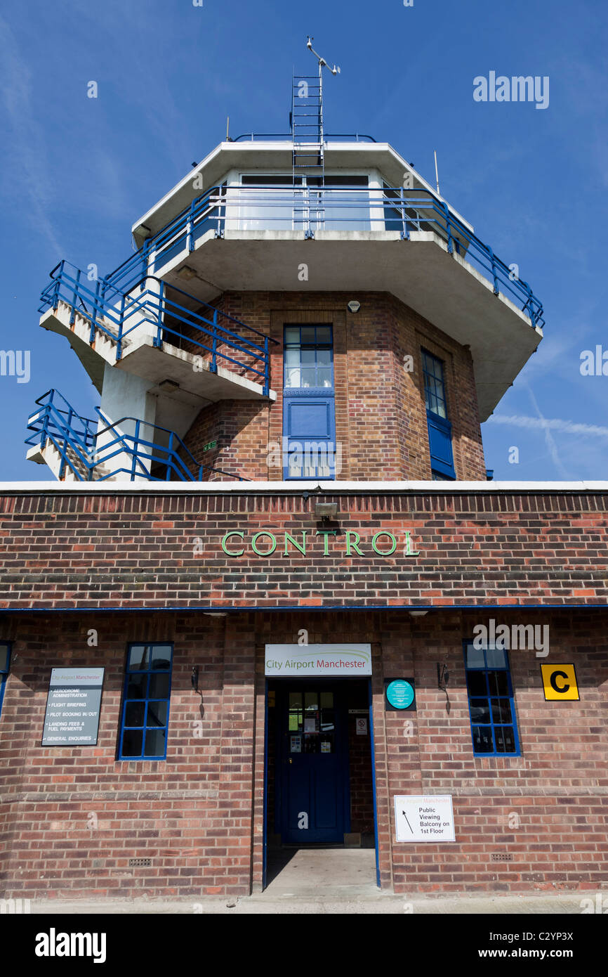 Tower am Flugplatz Barton, Manchester, 1933 erbaut und vermutlich die ...
