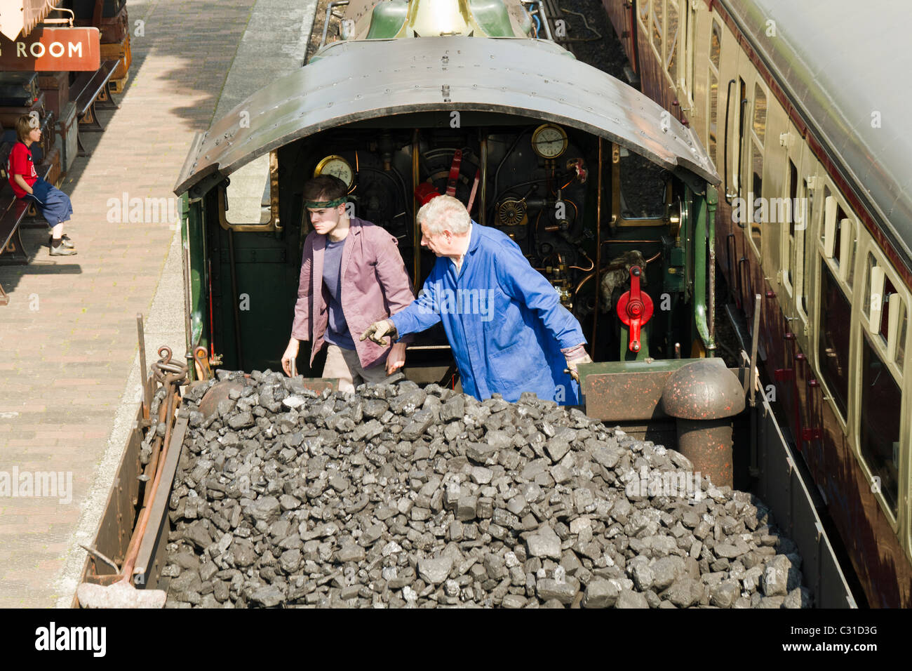 Steam train footplate -Fotos und -Bildmaterial in hoher Auflösung – Alamy