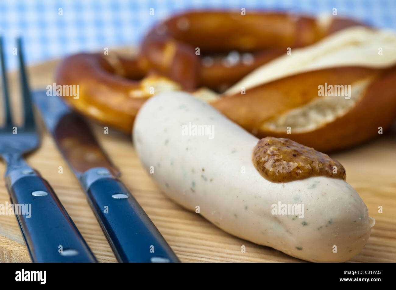 Brezel und senf -Fotos und -Bildmaterial in hoher Auflösung – Alamy