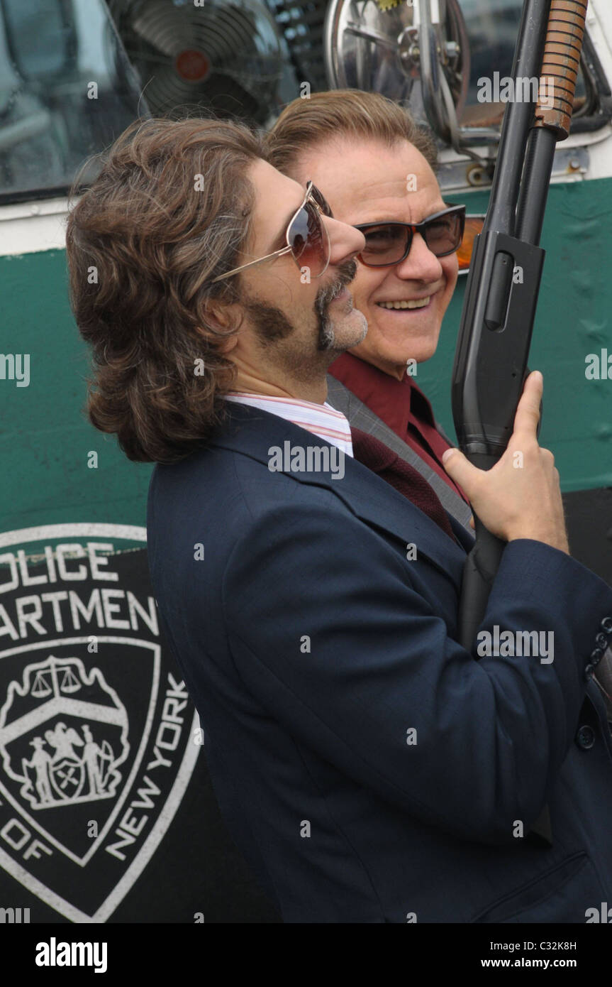 Michael Imperioli und Harvey Keitel am Set von "Life On Mars" am Coler ...