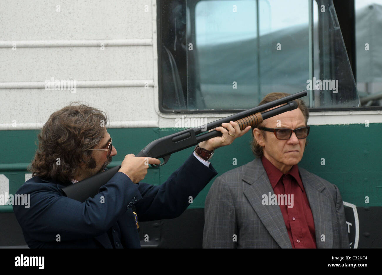 Michael Imperioli und Harvey Keitel am Set von "Life On Mars" am Coler ...