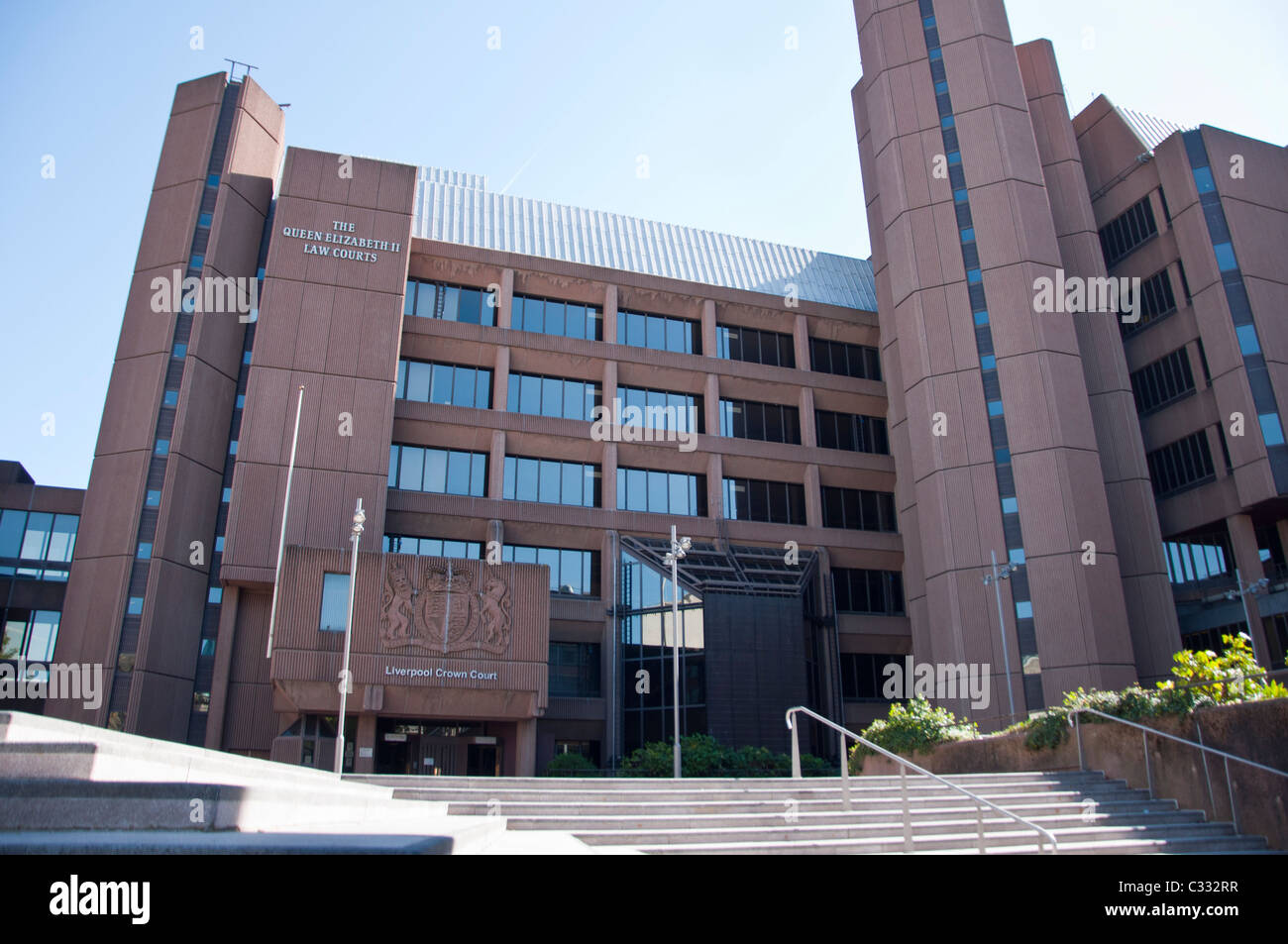 Draußen im liverpool crown court -Fotos und -Bildmaterial in hoher ...