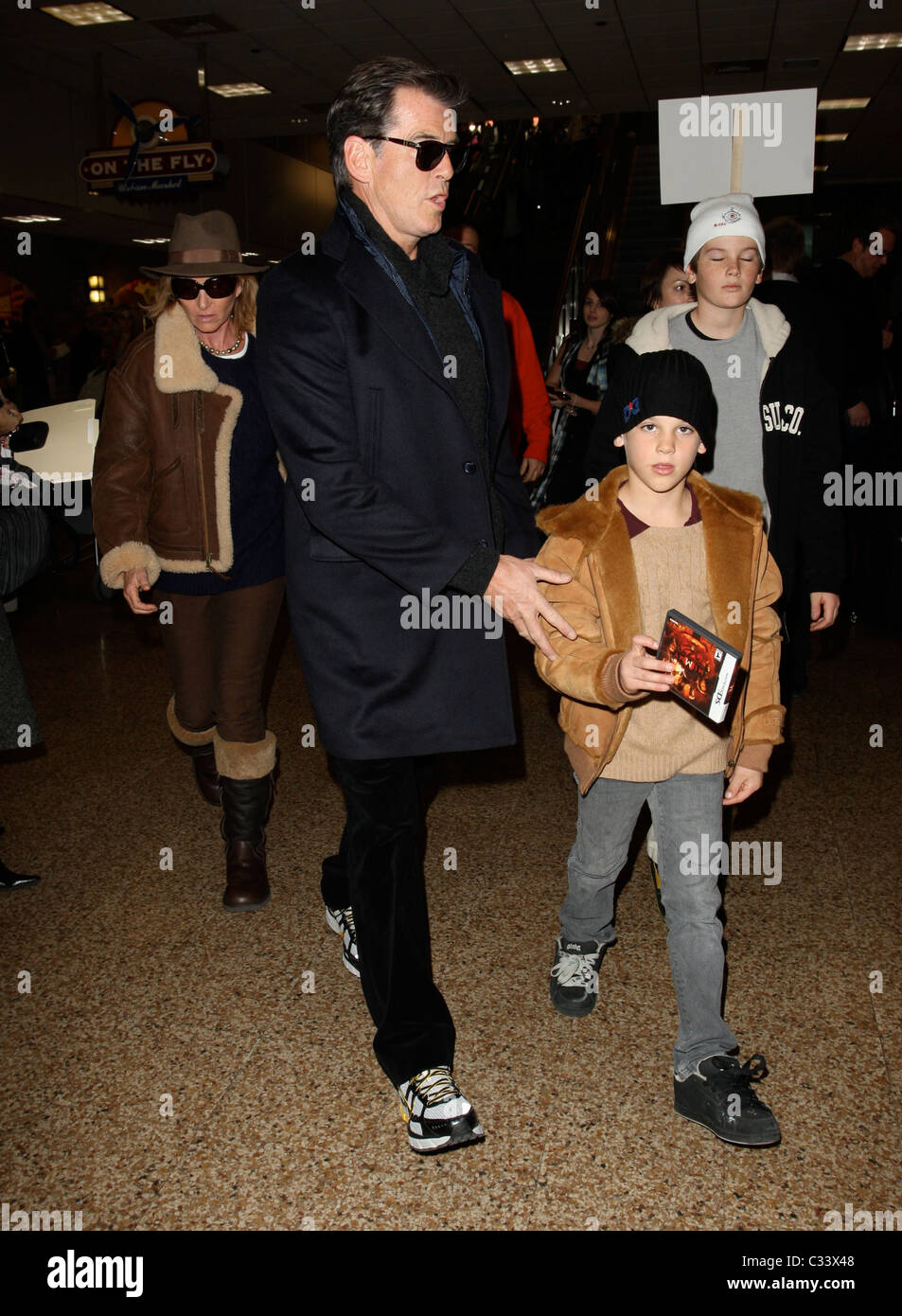 Pierce Brosnan, Paris Beckett Brosnan und Dylan Thomas Brosnan Pierce ...