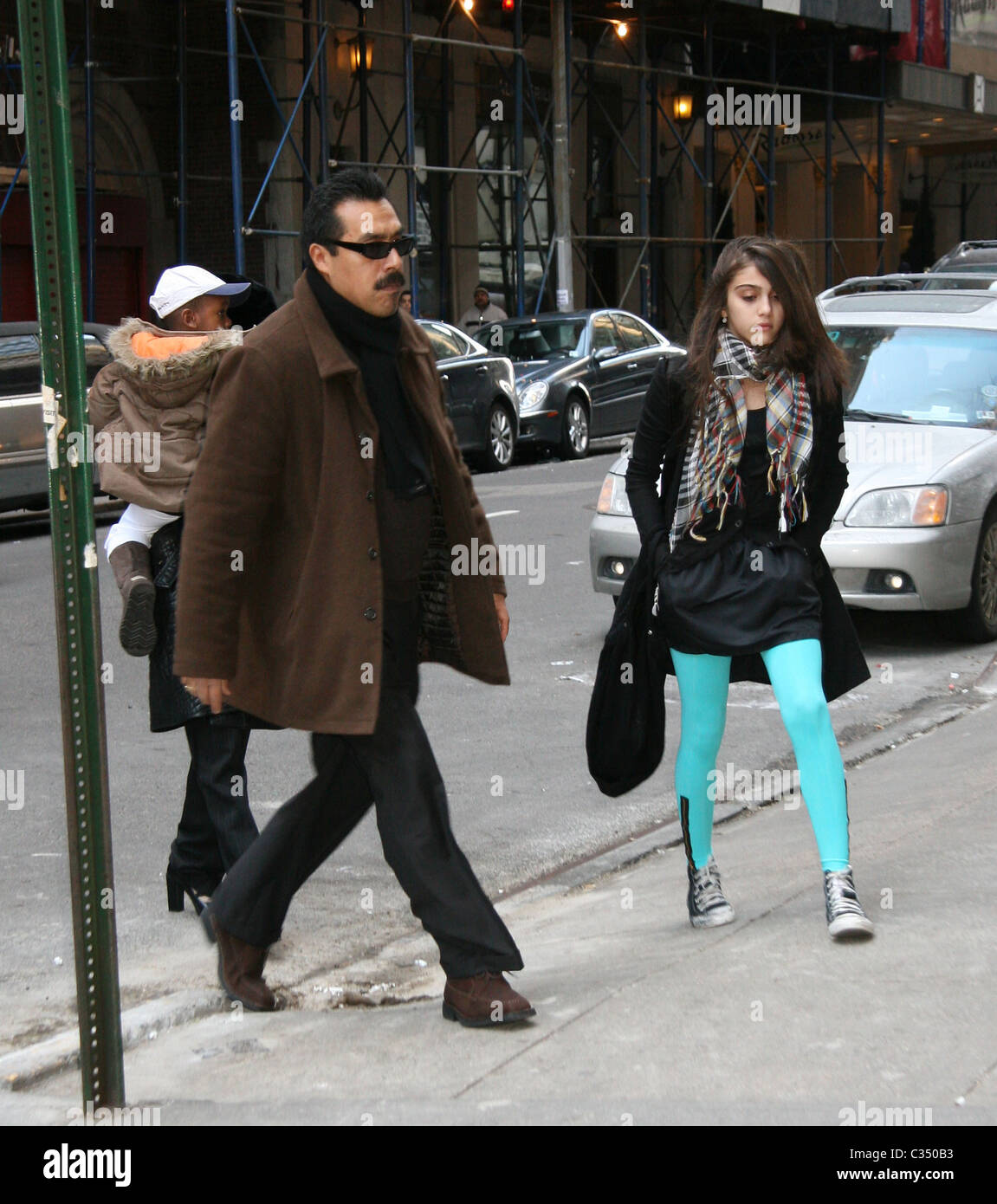 Madonna, David Banda und Lourdes Maria Ciccone Leon außerhalb der ...