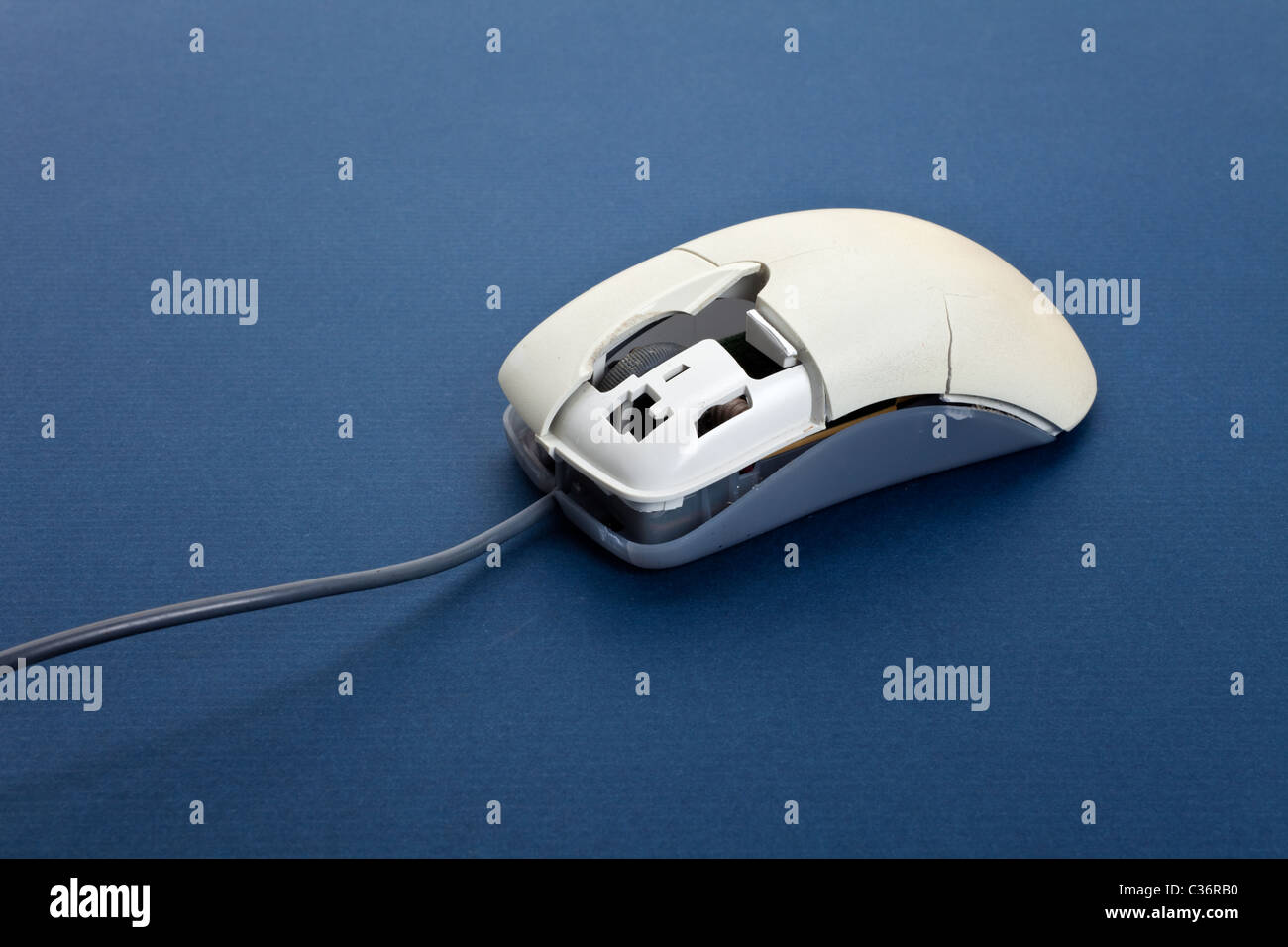 Broken computer -Fotos und -Bildmaterial in hoher Auflösung – Alamy