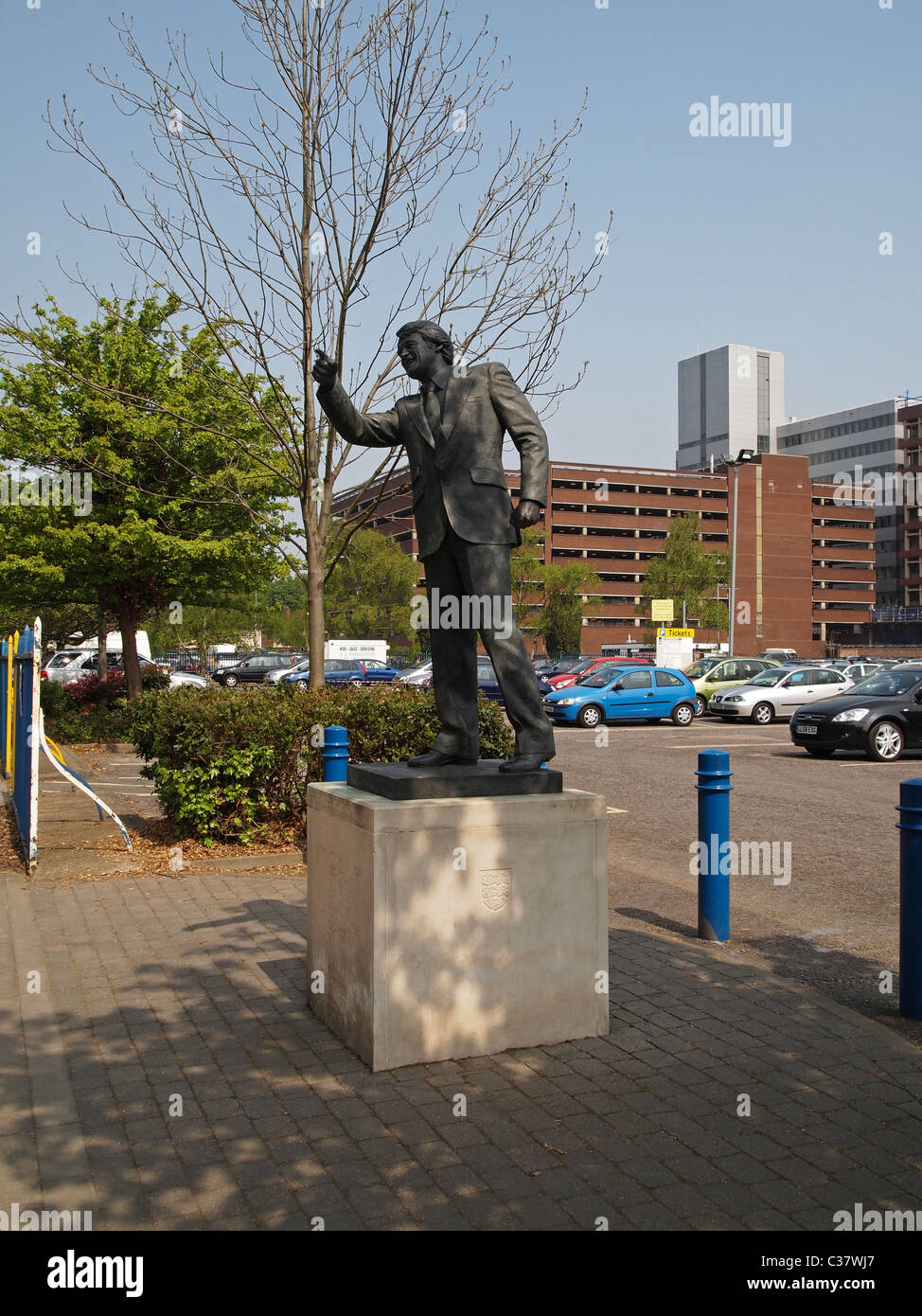 Statue von Sir Bobby Robson, Portman Road, gegenüber dem Heimstadion ...