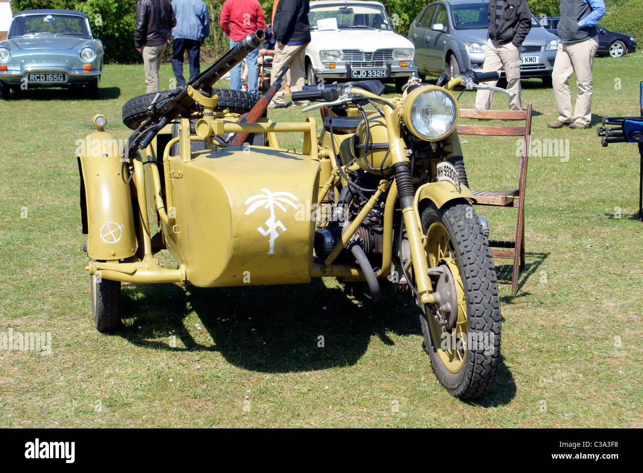 BMW R75 MOTORRAD MIT BEIWAGEN UND SPANDAU M42 MASCHINENGEWEHR ...