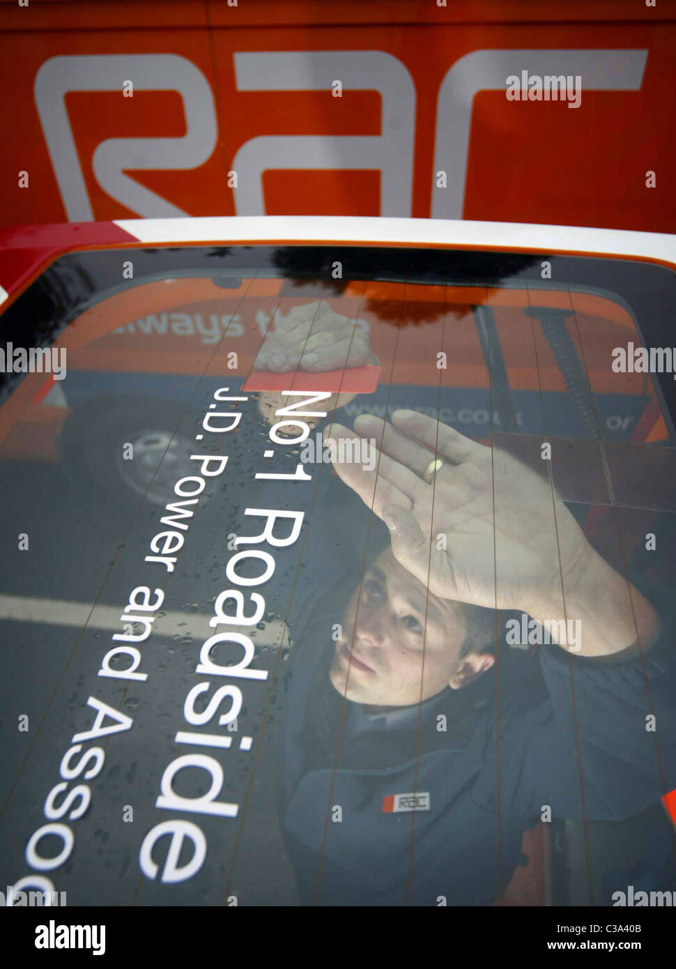 Bild zeigt: ein RAC Patrol van und Mitarbeiter Stockfotografie - Alamy