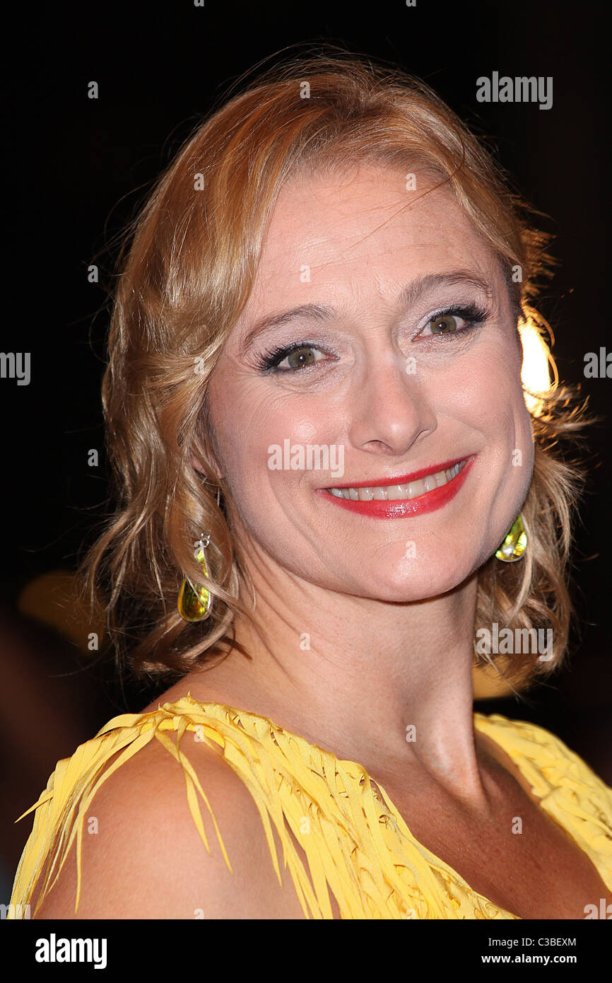 Caroline goodall -Fotos und -Bildmaterial in hoher Auflösung – Alamy