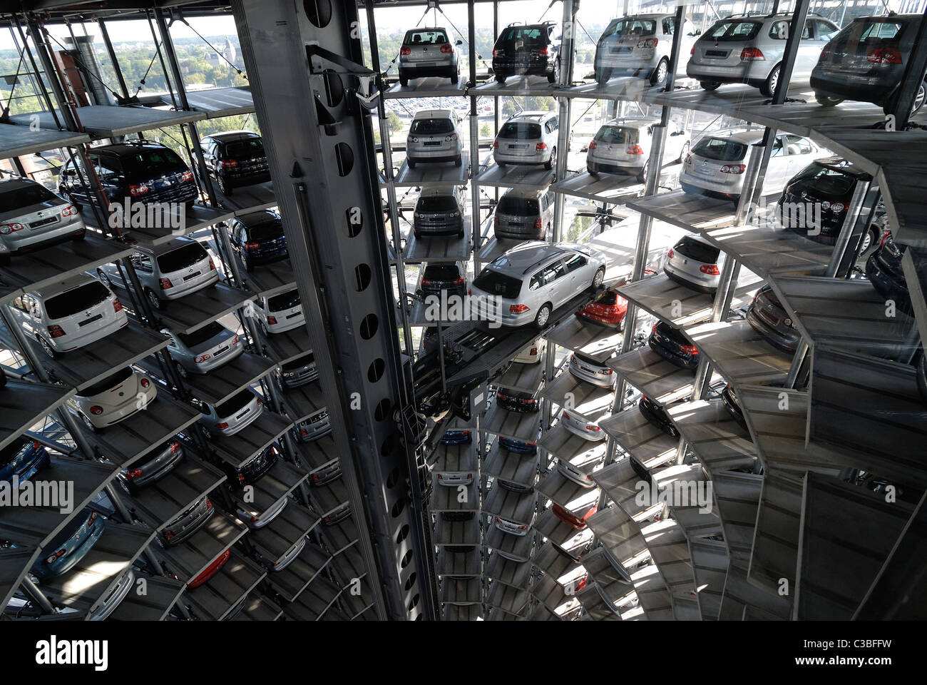 VW - Glas Auto-Silos in der Autostadt, Wolfsburg, Deutschland ...